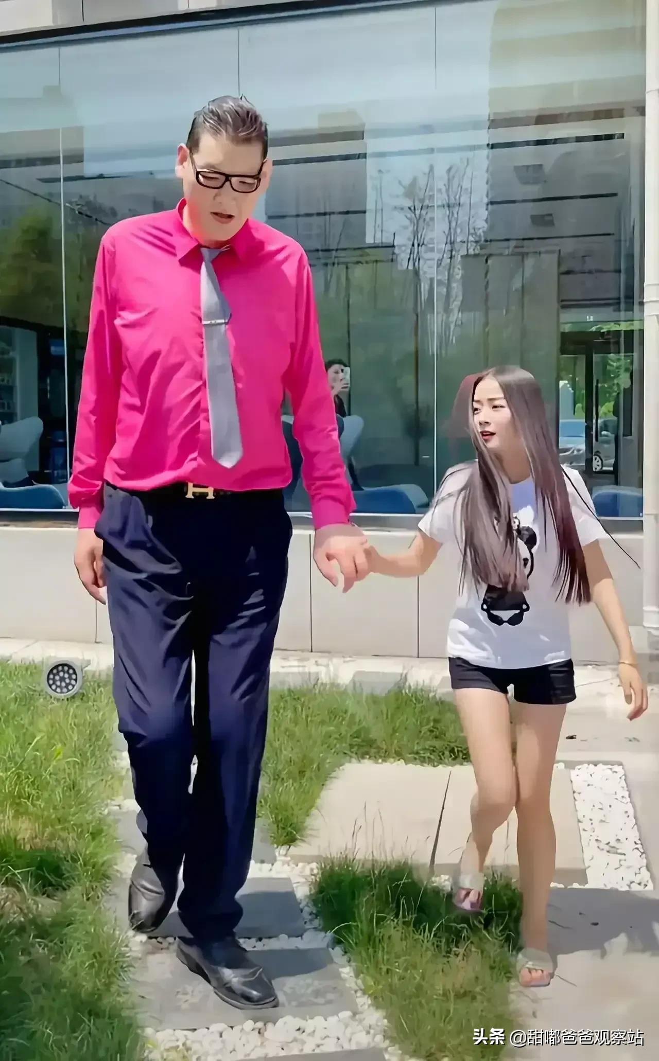 Asia's "Number One Giant" Zhang Huan is 2.38 meters and his wife is ...
