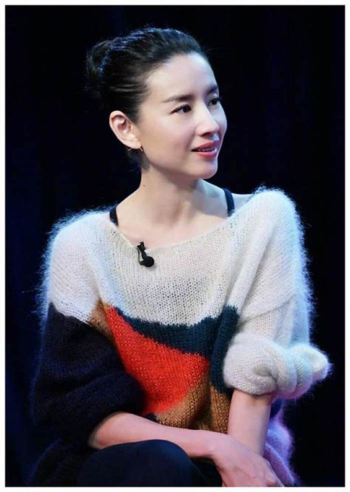 Dong Jie's amazing figure counterattack! Wearing yoga pants, she shines ...