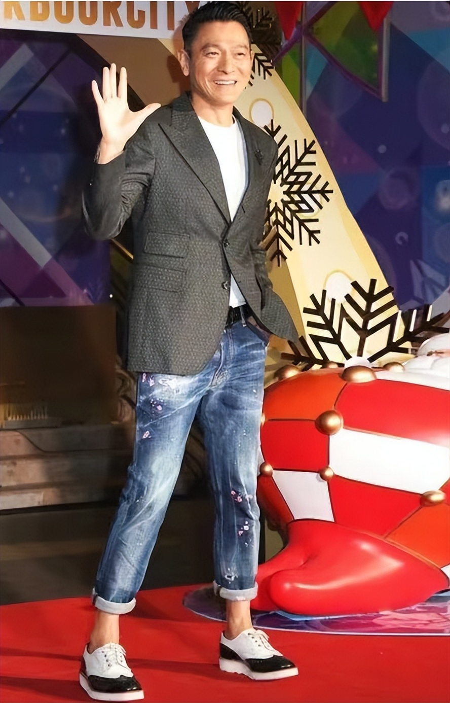 Andy Lau watched his daughter's performance in a low-key manner, she ...