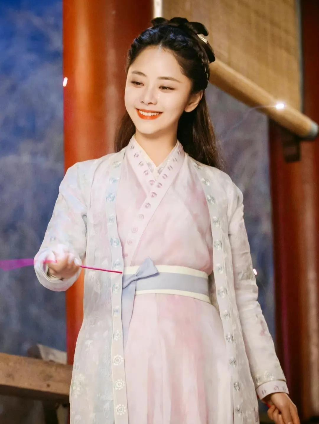 Sharing of beauties in ancient costumes——Yuan Jinxia's wardrobe by Tan ...
