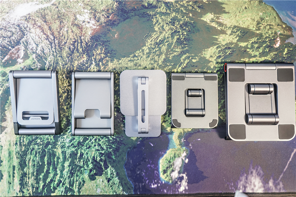 Inconspicuous but very useful laptop and tablet phone stand sharing - iNEWS