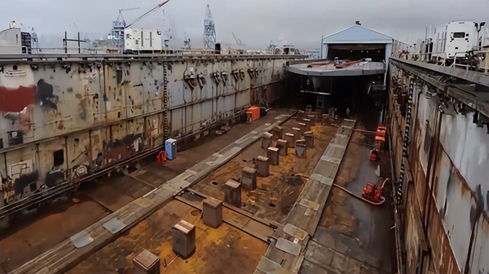 The Russian aircraft carrier finally entered the dock, the construction ...