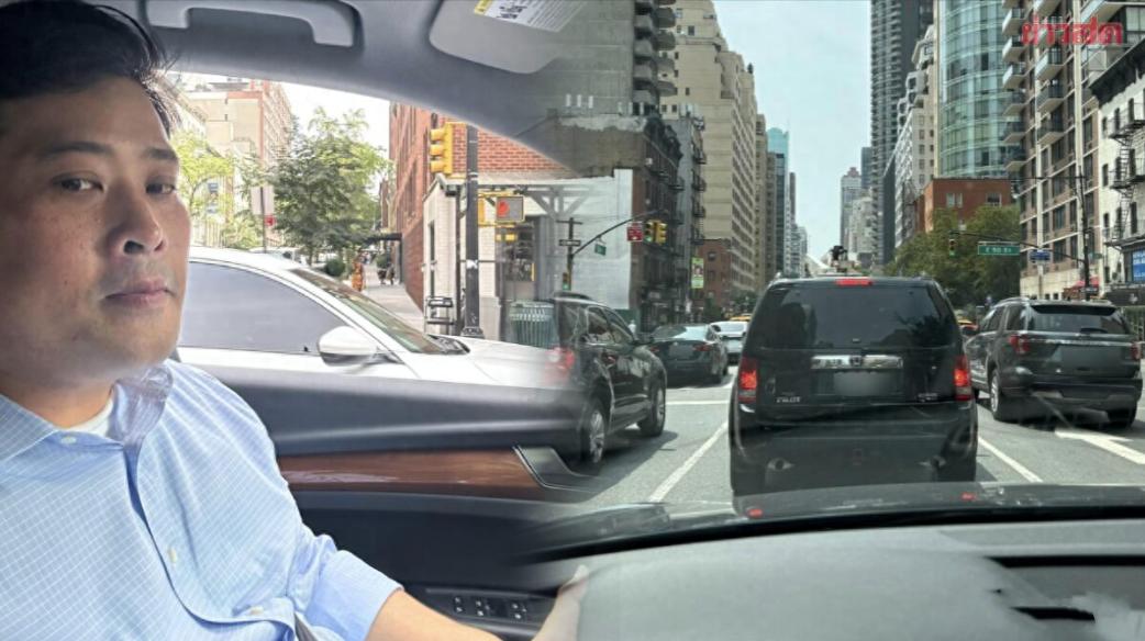 Prince Aon's first photo after returning to the United States! Sitting ...