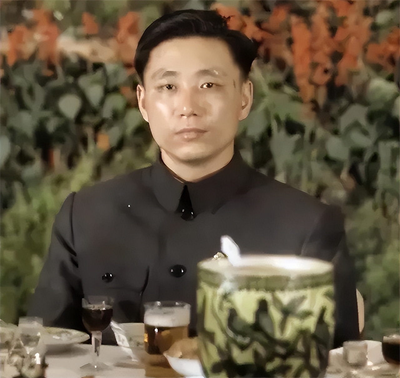 When arresting Wang Hongwen in 1976, he broke free from his shackles ...