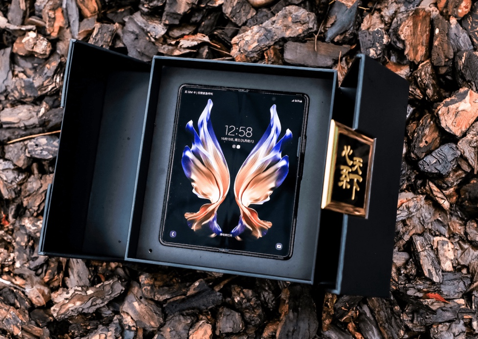Meet the world's Samsung W22 5G mobile phone to understand the wisdom ...