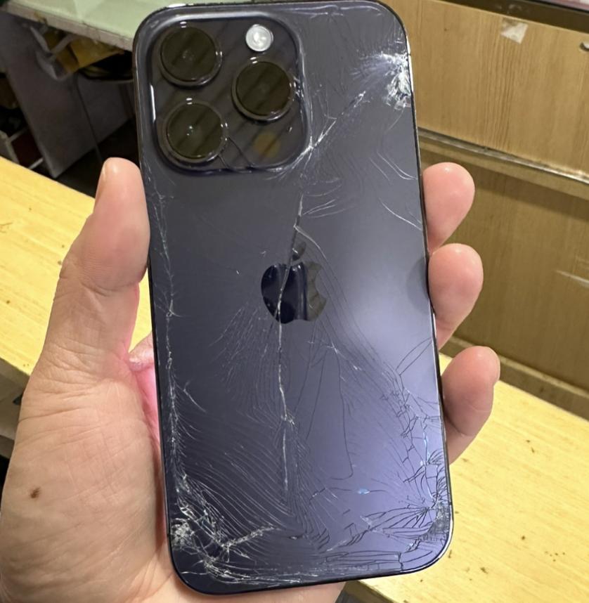 The back shell of this iPhone 14Pro is broken, but it costs 6780 ...