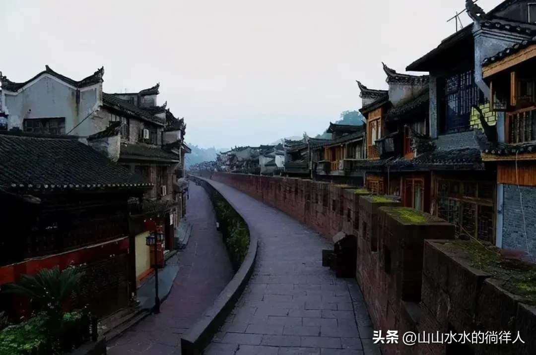 "Looking for Beautiful Countryside" - Phoenix Ancient Town in Western ...