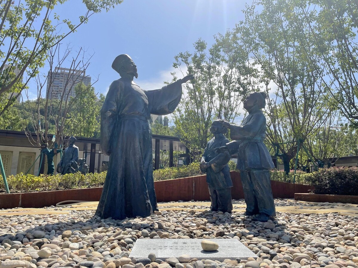 Ouyang Xiu, a writer of the Northern Song Dynasty, has ten poems, which ...