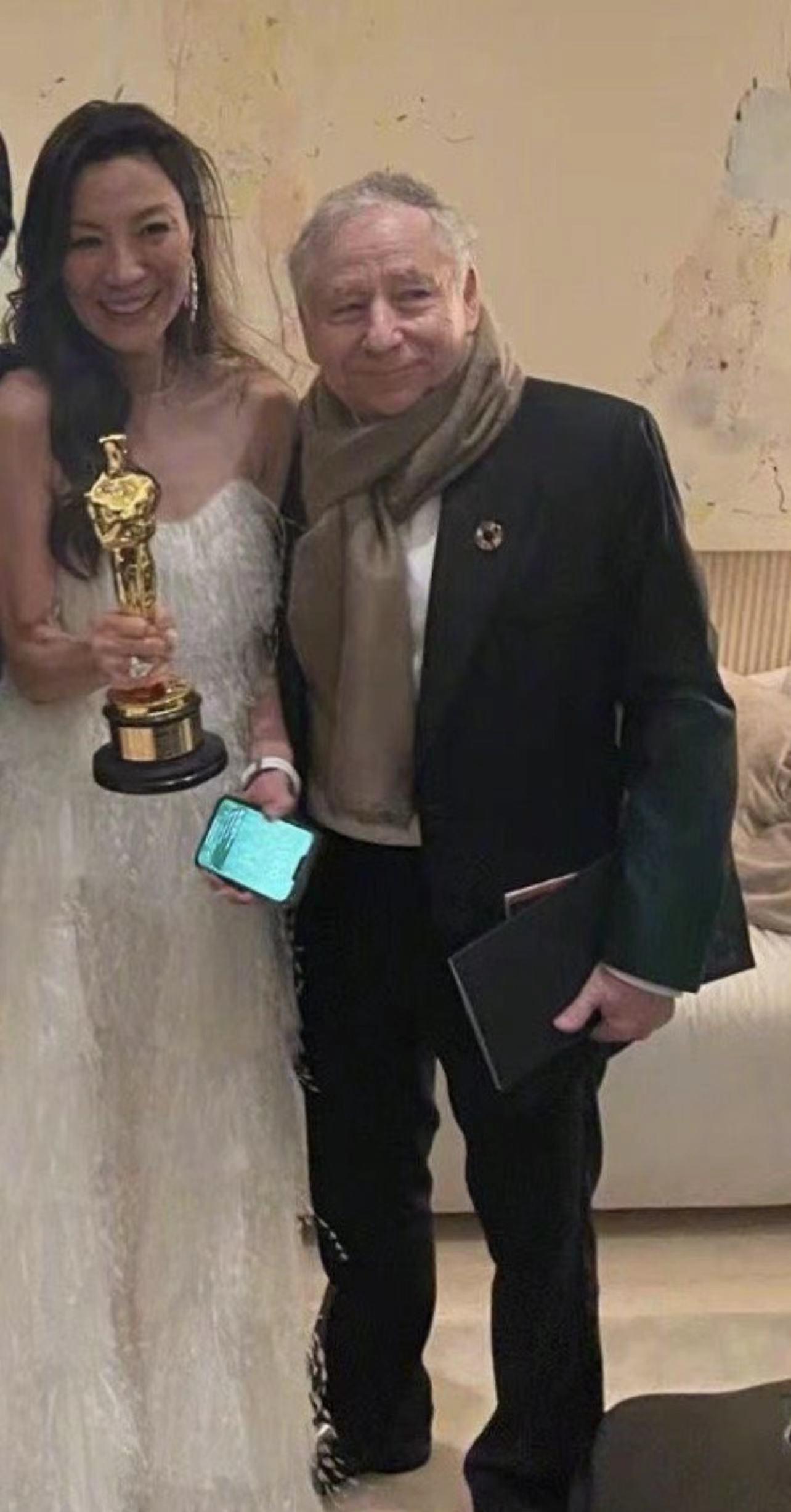 Jet Li showed up with his daughter, smiling brightly and hugging ...