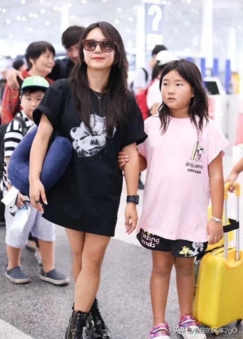 He Jie's family of five arrived in Beijing. The eldest daughter is a ...