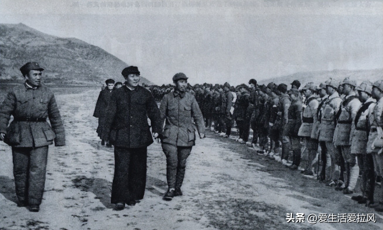 At this point in time, Mao Zedong clarified the future political status ...