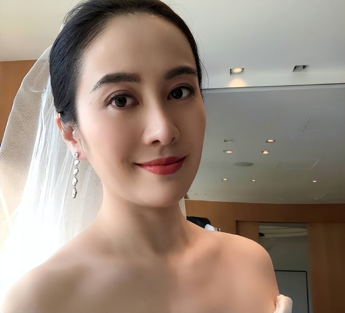 Good things are coming soon? 43-year-old Michelle Ye posted wedding ...