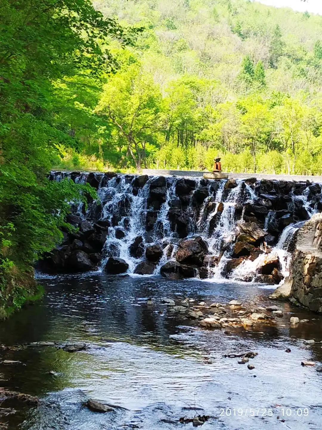 A view of the waterfalls in Dashi Lake Tourist Attraction - iNEWS