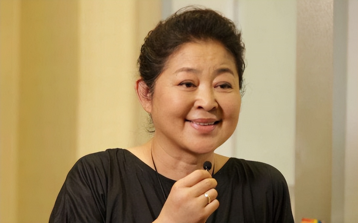 61-year-old Ni Ping and 60-year-old Ni Dahong, is their relationship as ...