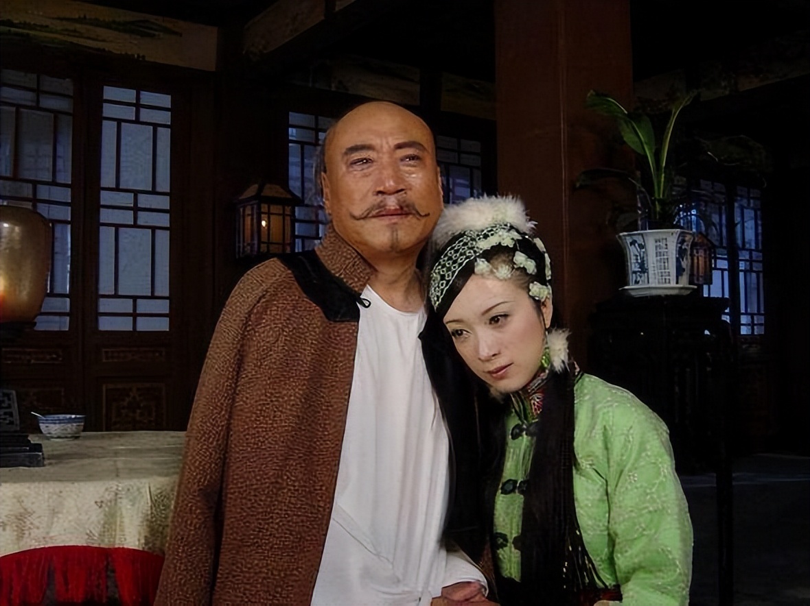 Li Chengliang flaunted 7 black moles on the soles of his feet, which is unspeakably expensive ...