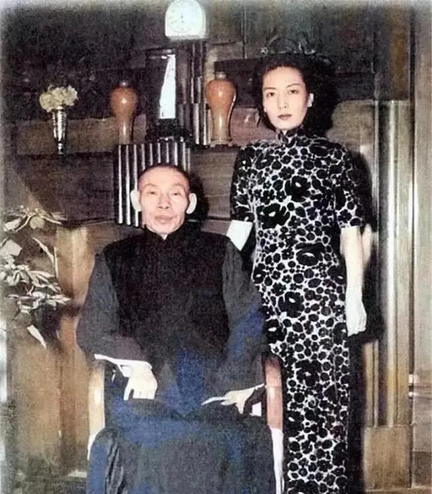 Soong Meiling is unwilling to take off the jade twist bracelet for the ...