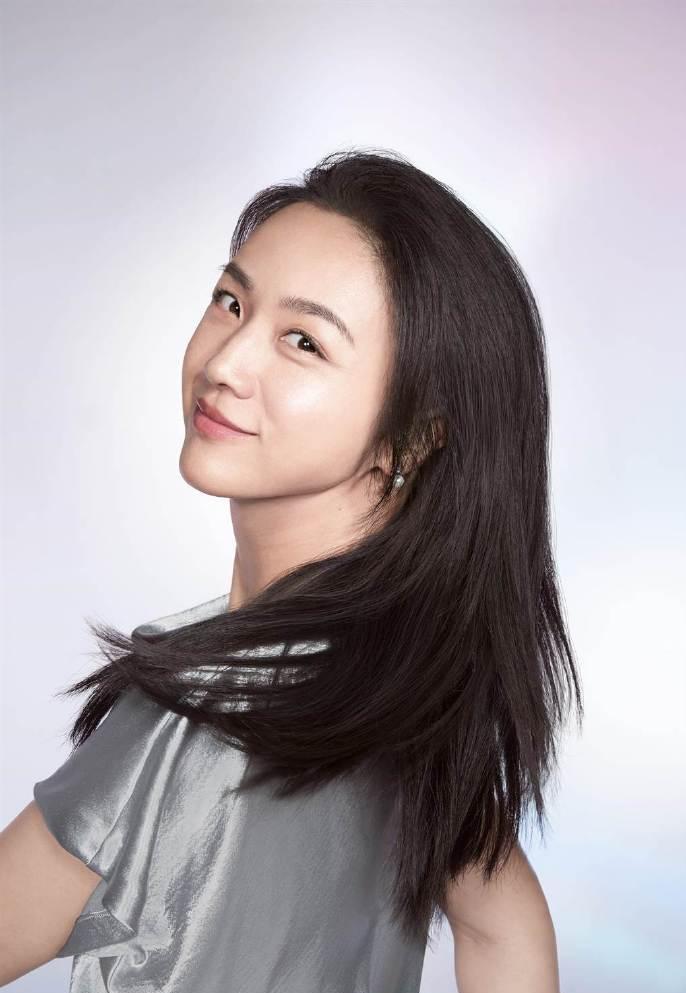 Tang Weiyi's family went back to Leqing's tomb sweeping and appeared on the scene without makeup ...