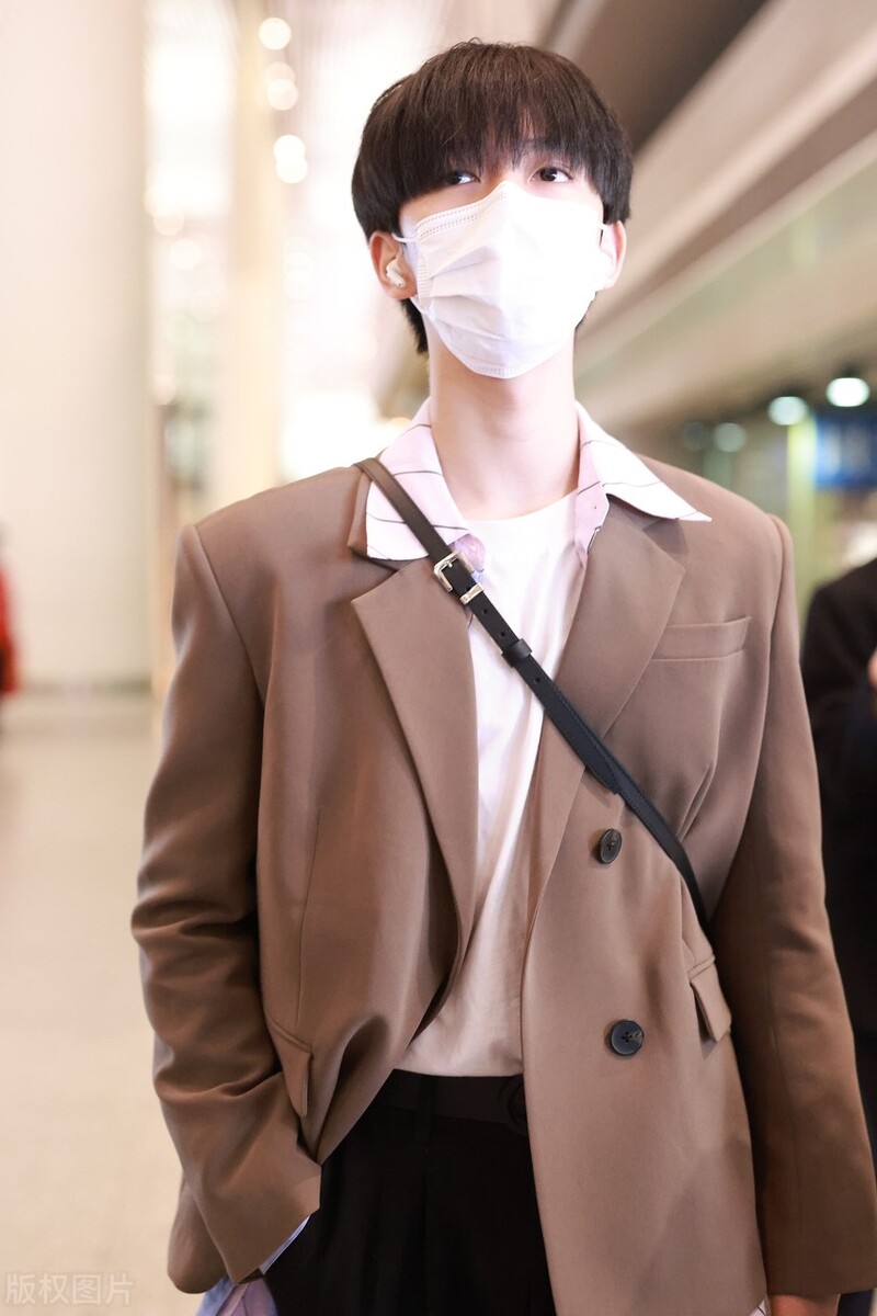 Liang Jingru joined Chen Zeshan's "Zeshan Music Entertainment" to learn ...