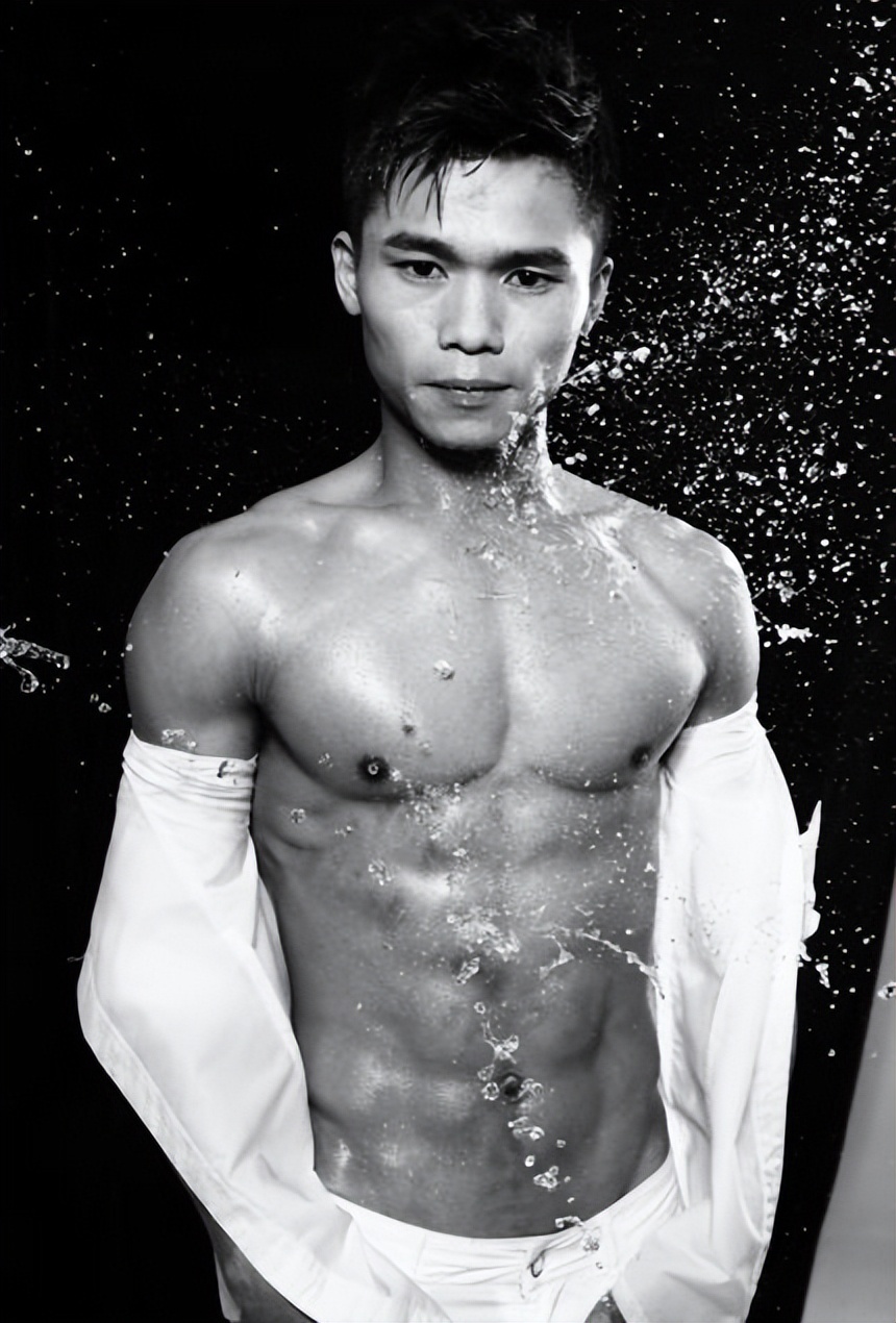 He is 1.5 meters tall, and he knocked down a big man in two seconds. So ...