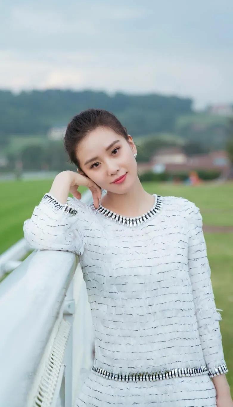 Liu Shishi - $ - $ - Meitu 15 - iNEWS