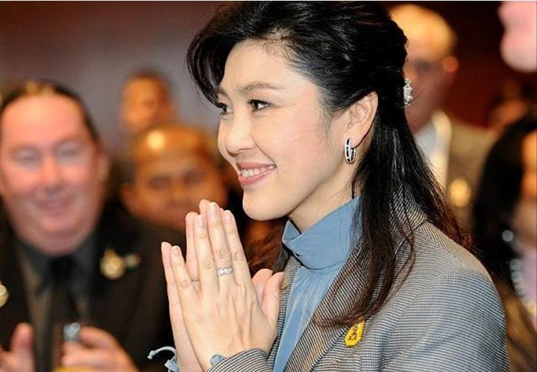 Details of Yingluck's "running": wearing a black mask, changing cars ...