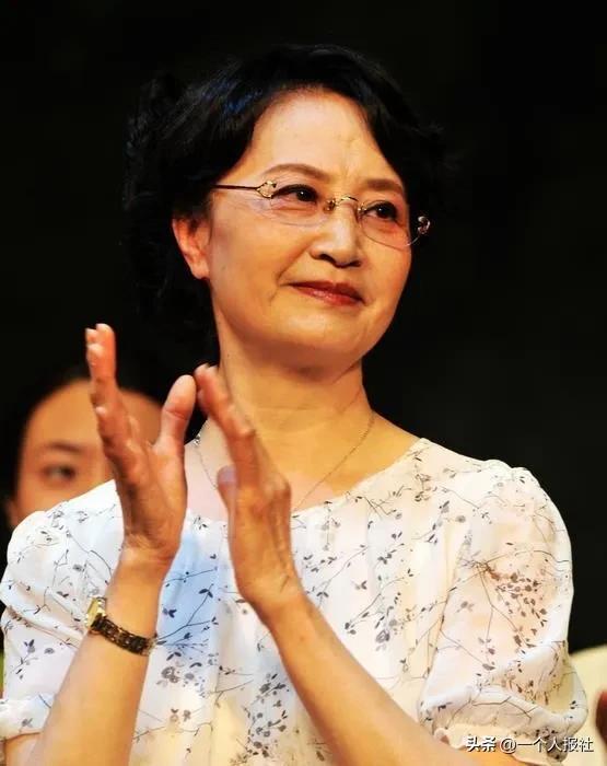 Wang Hongwen and his family - iNEWS