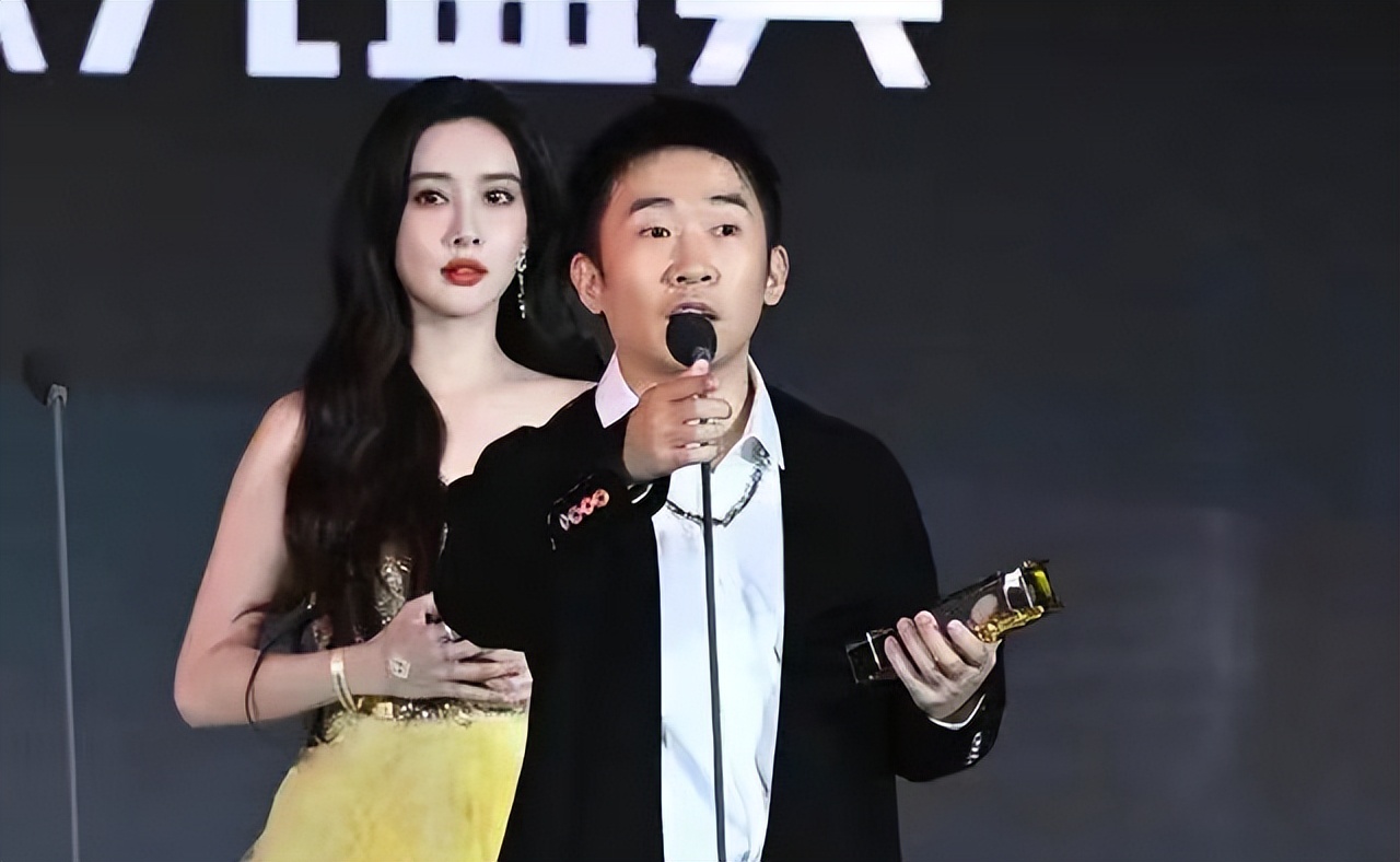 Weibo Ceremony: 4 David TV hosts on the same stage, He Jiong and Chen Chen made an outstanding ...