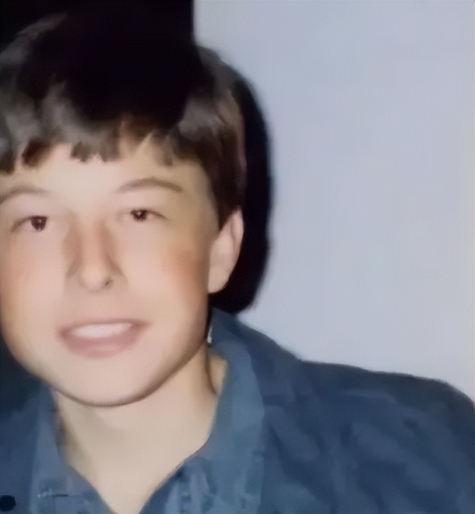 Married and divorced twice with Musk, and sweetly engaged to Thomas ...