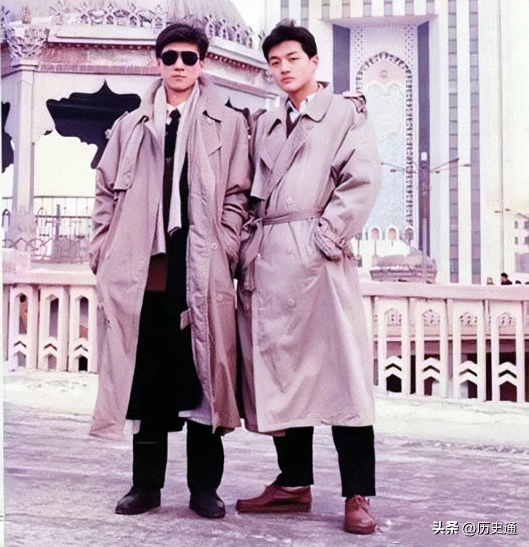 In 1990, Li Yapeng and his 21-year-old brother Li Yawei took a group ...