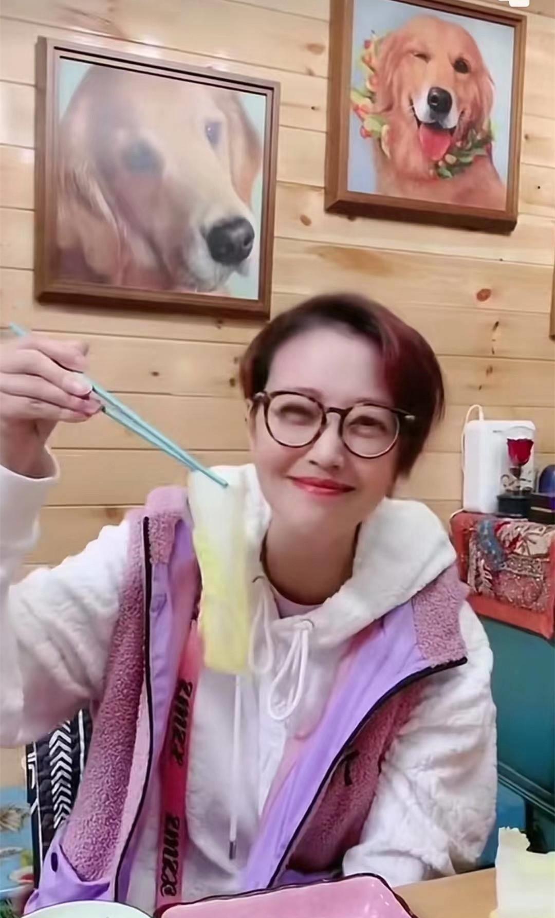 Original 57-year-old Hong Kong star Zhou Haimei settled in Beijing ...