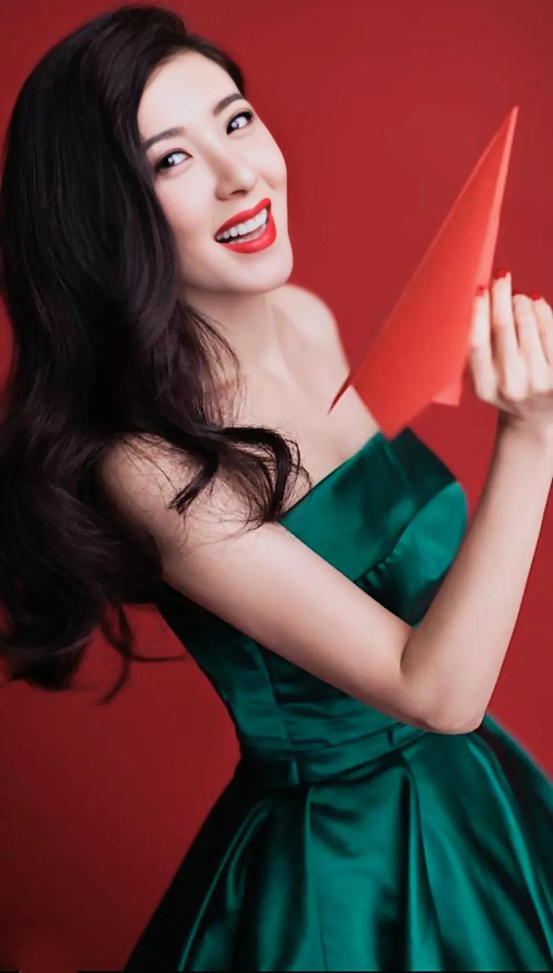 Zeng Li's elegant temperament photo - iNEWS