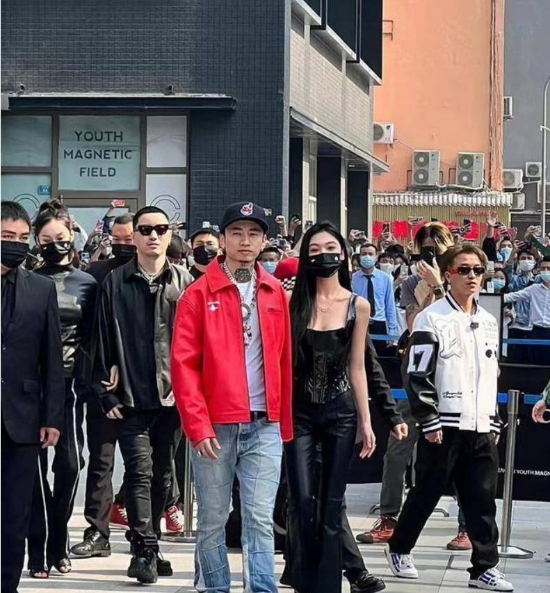 The beautiful internet celebrity is acclimated to the entertainment ...