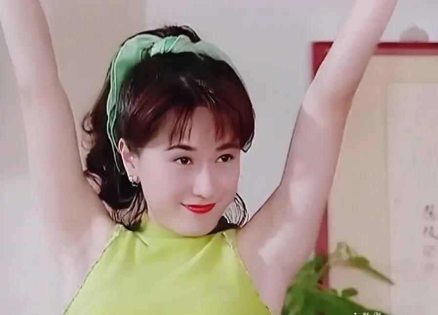 Ge Weiru: [A Fairy Wife] The most beautiful hostess, married into a ...