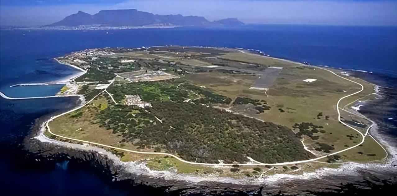 Nauru's guano mine dream of a rich nation: rise and collapse - iMedia