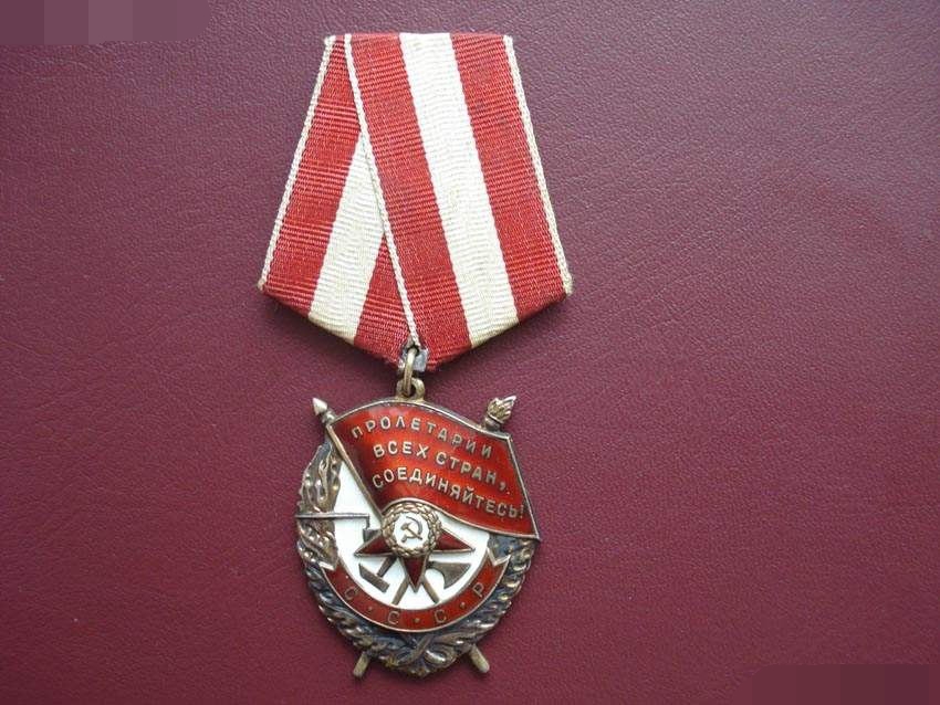 Among the dazzling medals of the Soviet Union, which ones are the ...