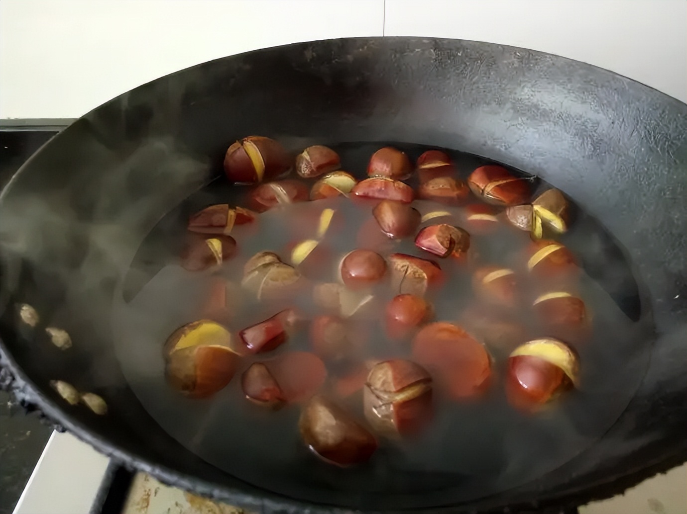 How to make sugar-fried chestnuts?Make a big pot at a time, delicious ...