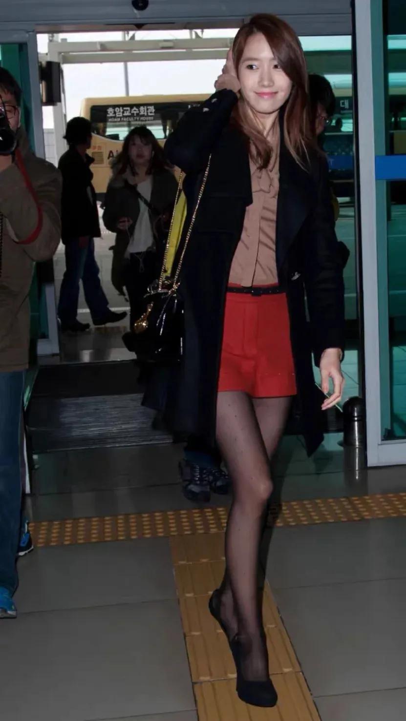 Lin Yuner with long legs in black silk, He Sui, Zhang Yuxi, Zhang ...