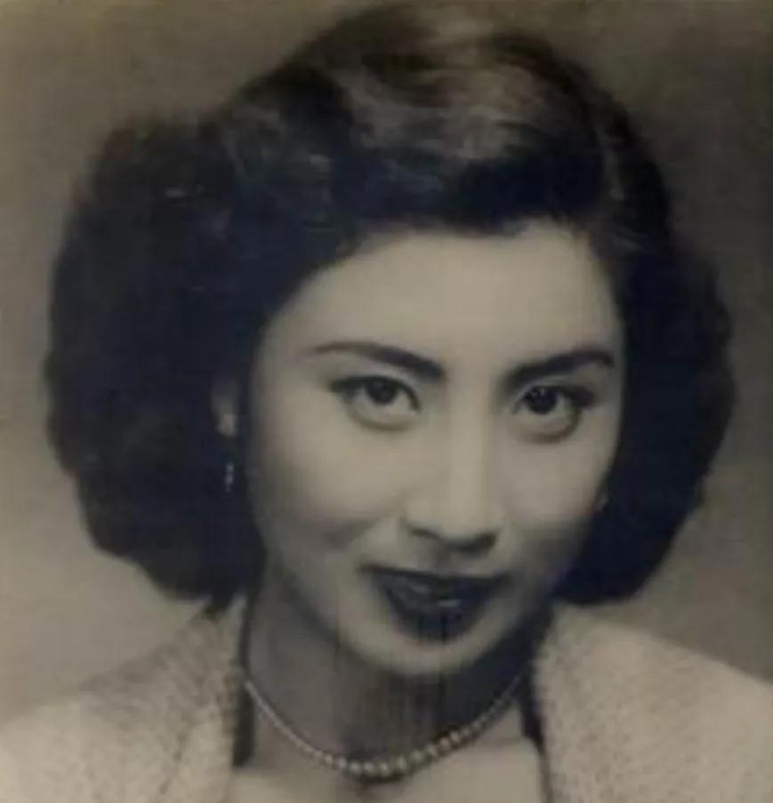 A 17-year-old rich girl married a 42-year-old general, a 19-year-old ...