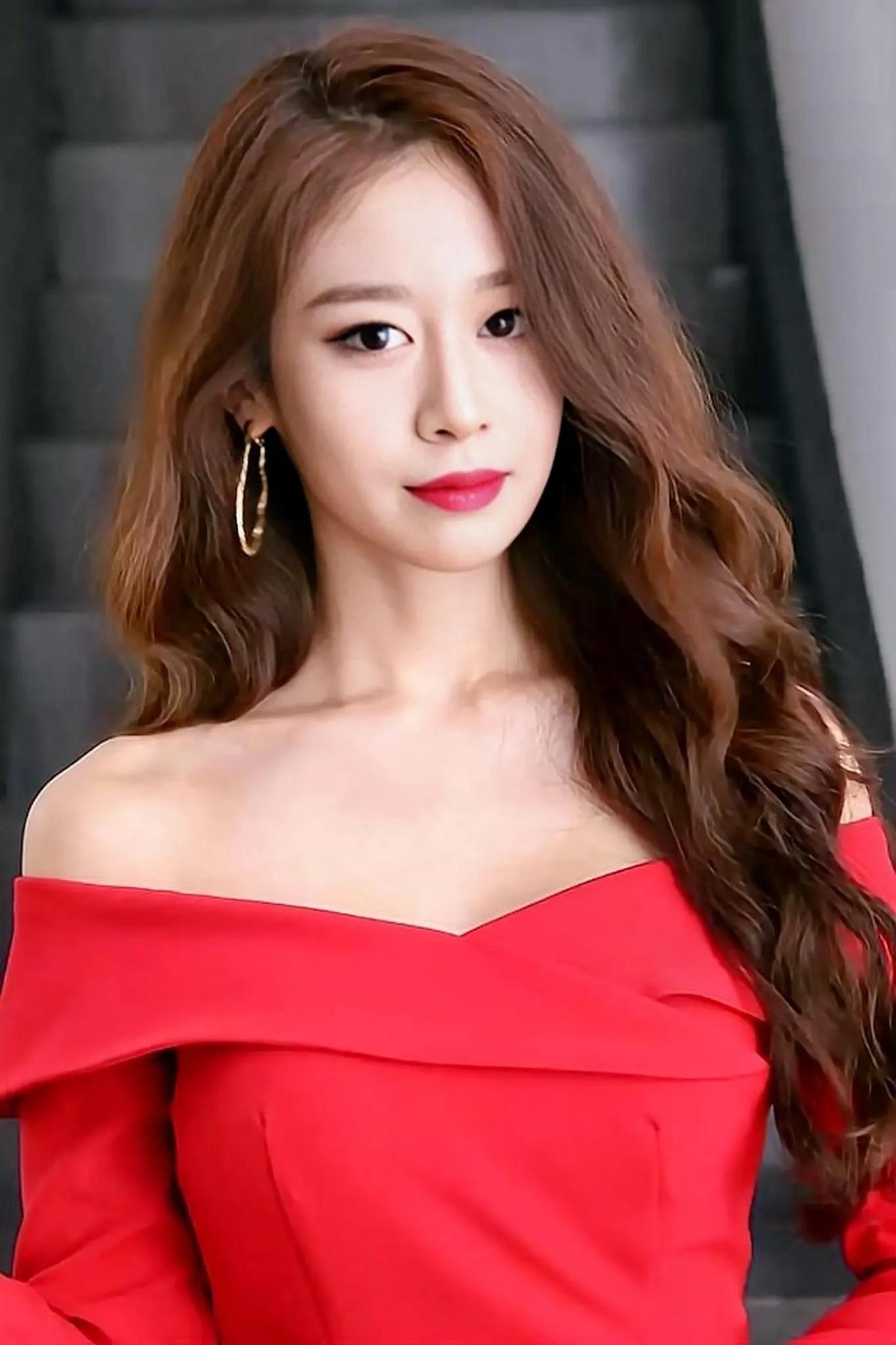 Park Ji-yeon - iNEWS