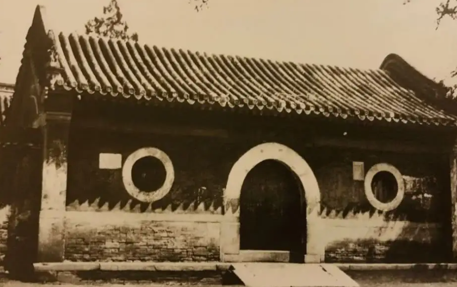 In 1929, a woman from Hunan rescued Chu Yan. Eight years later, the ...