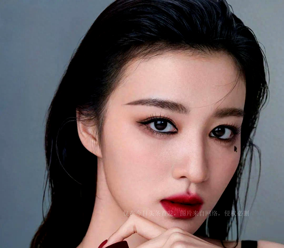 Wang Churan's past experience has been controversial. He wore a ...