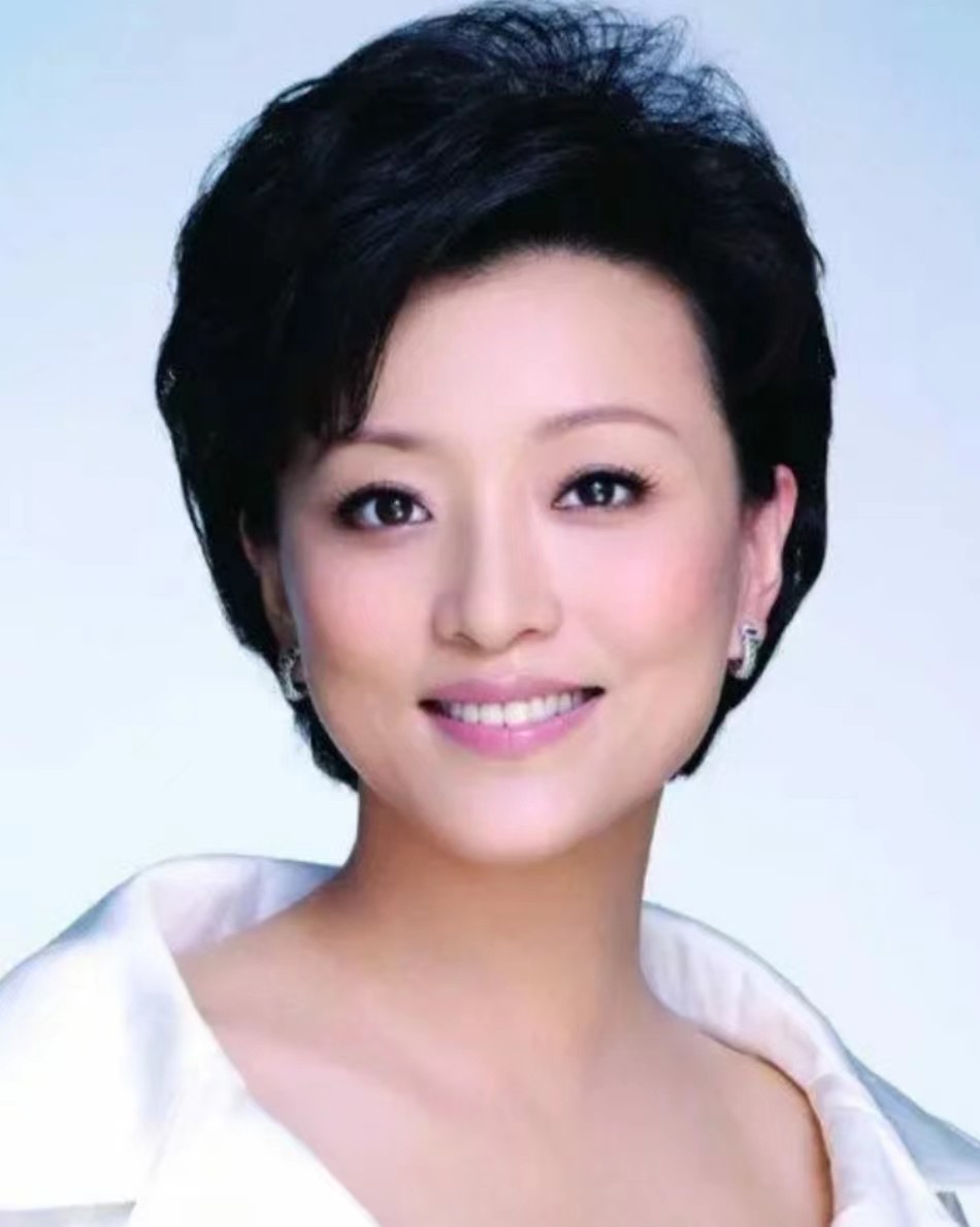 Facts have proved that 55-year-old Yang Lan has embarked on a "road of ...