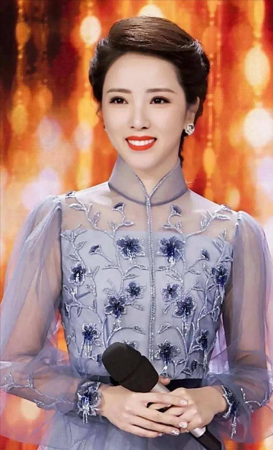 CCTV host Li Sisi married the president of Peking University and gave ...