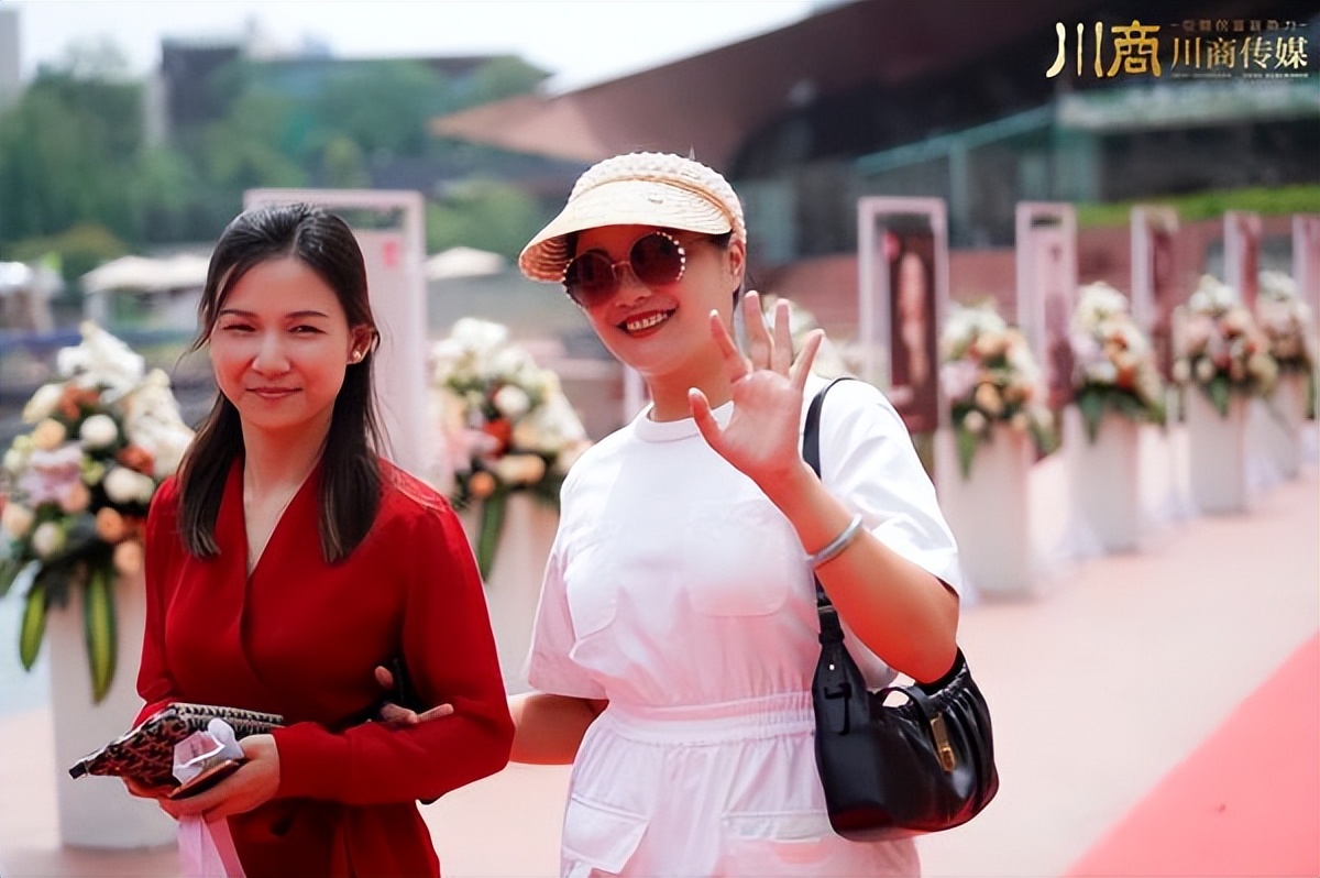 2022 Sichuan Business Fashion Festival Red Carpet "Dou Yan" Cao Shiru ...