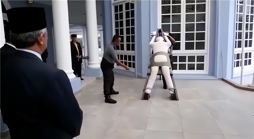 What is caning in Singapore like?Why Singaporeans would rather go to ...