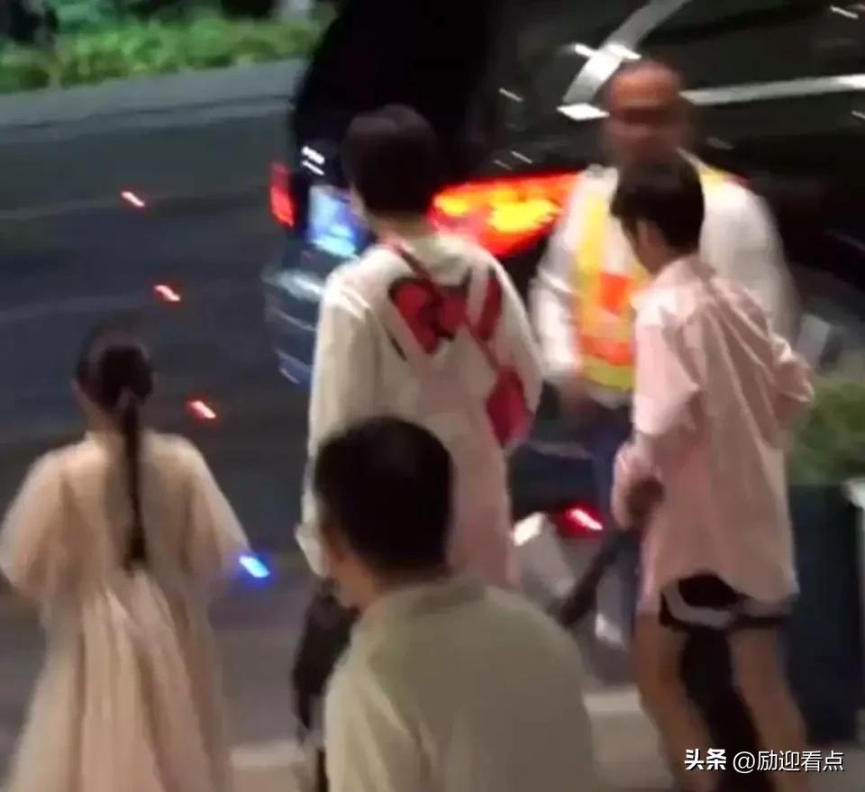Full sense of ceremony! Deng Chao and Sun Li pretended to celebrate ...