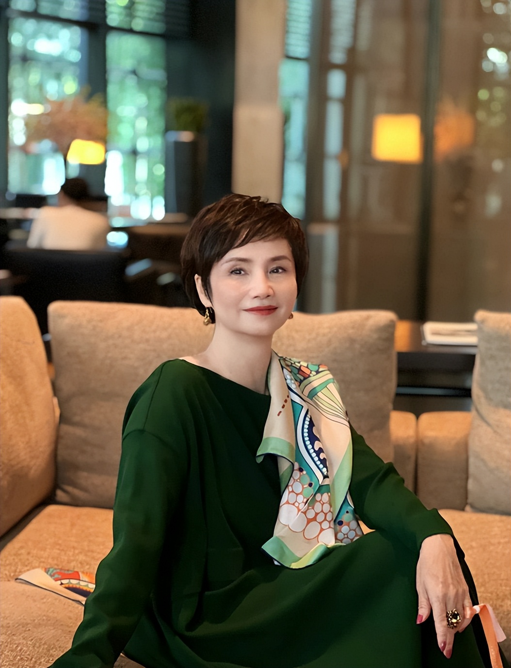 Xu Li: The ceiling of the clothing industry, the 61-year-old wore a ...