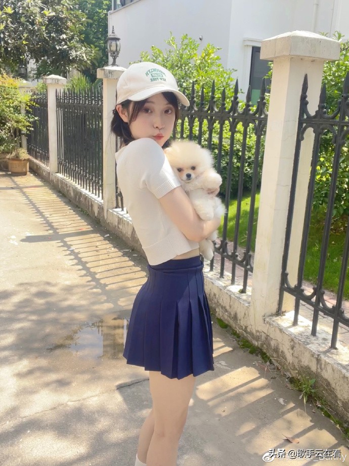 Appreciate the lovely photos of the beauty Zhang Chuhan, it's so ...