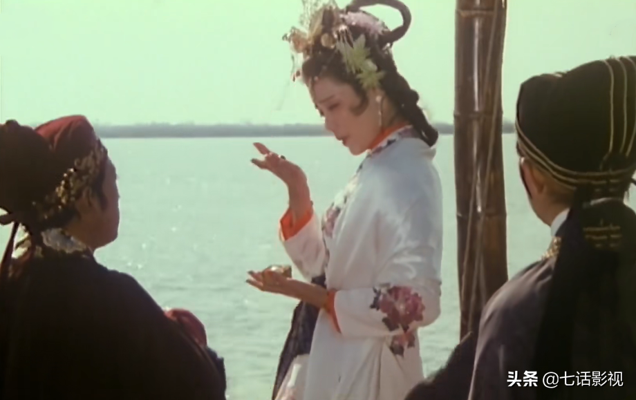 Pan Hong starred in the oiran Du Shiniang, an old movie from 40 years ...