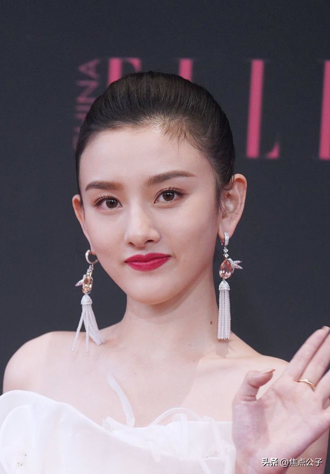 Song Zuer is playing! "Bending the waist" appeared in Zhang Xincheng's ...